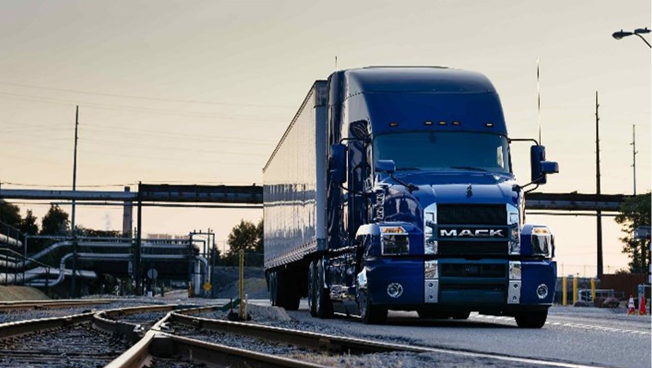 Mack Trucks Introduces the Medium-Duty Mack® MD Electric, Adding its ... Mack Trucks Introduces the Medium-Duty Mack® MD Electric, Adding its ...